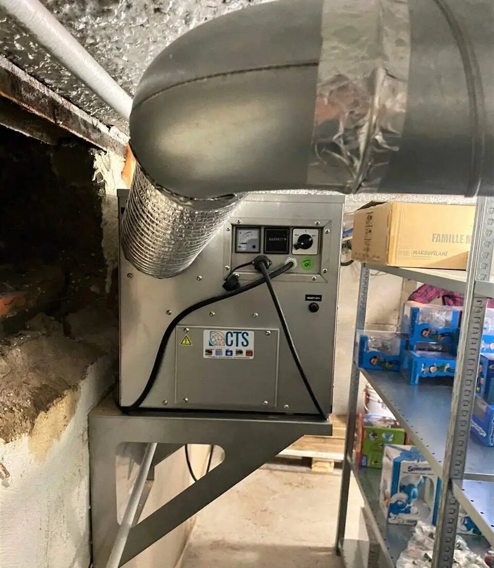 Protecting books and comic books from humidity